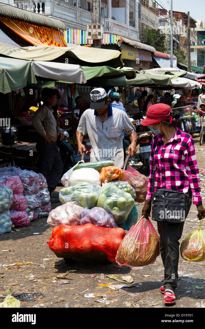 Typical Market Scene in Phnom Penh, Cambodia Stock Photo - Alamy