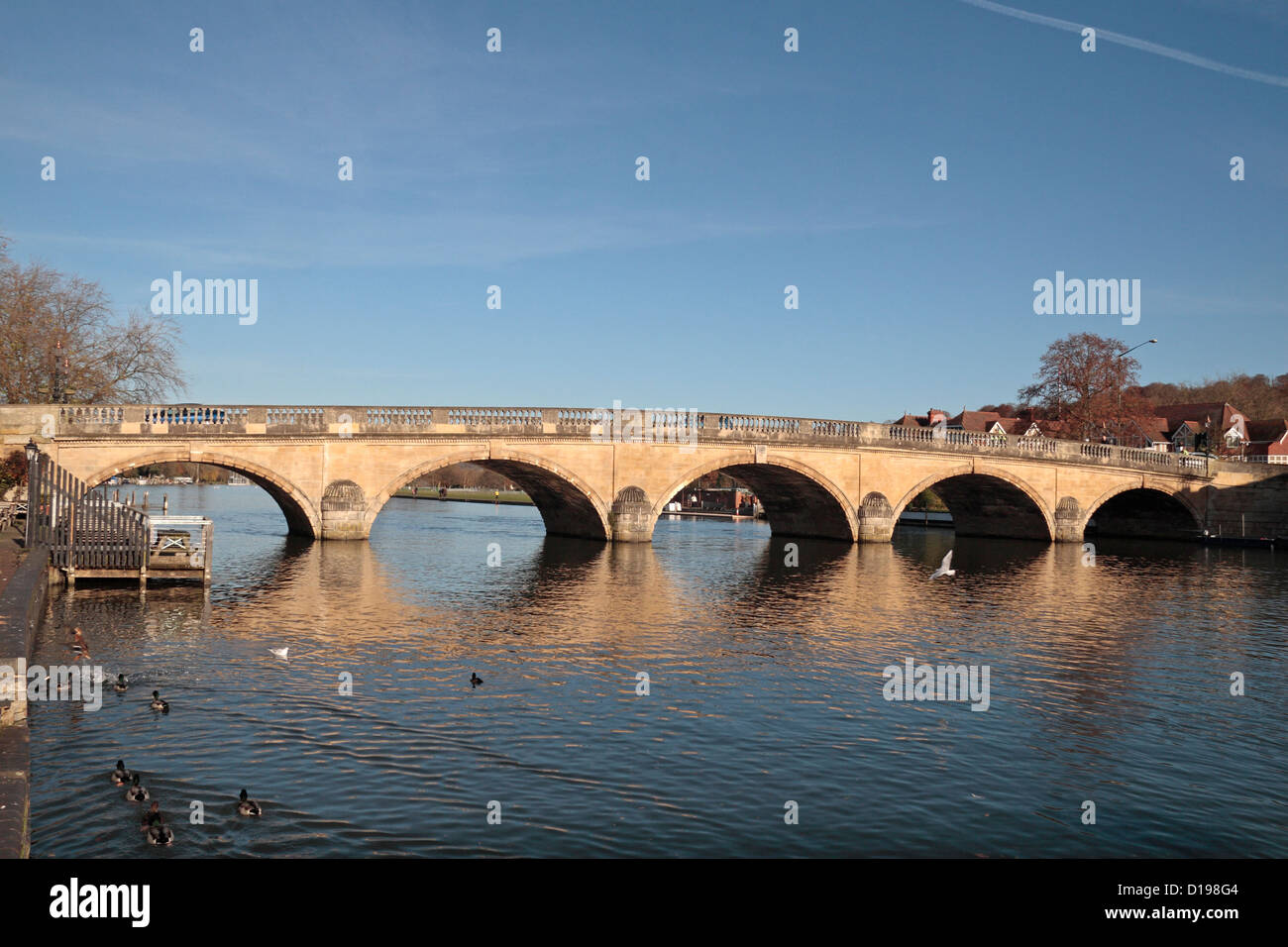 Henley bridge hi-res stock photography and images - Alamy