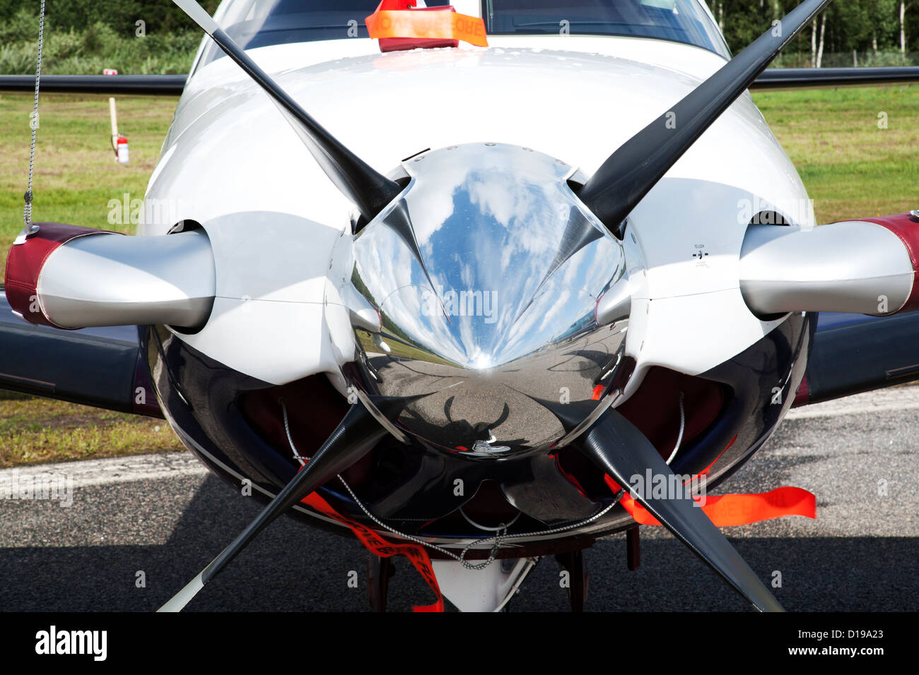 Under airplane hi-res stock photography and images - Alamy