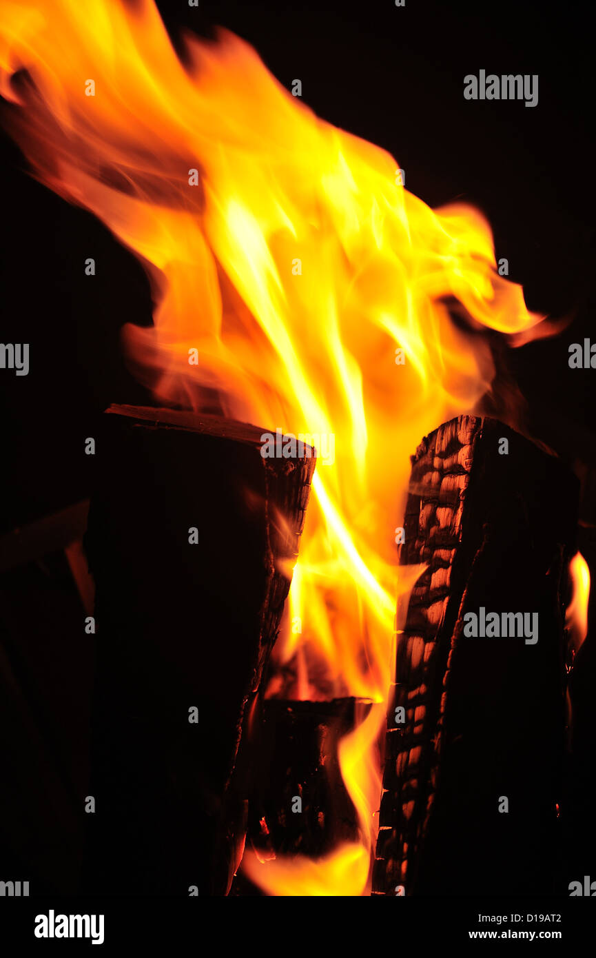 Campfire bonfire hi-res stock photography and images - Alamy