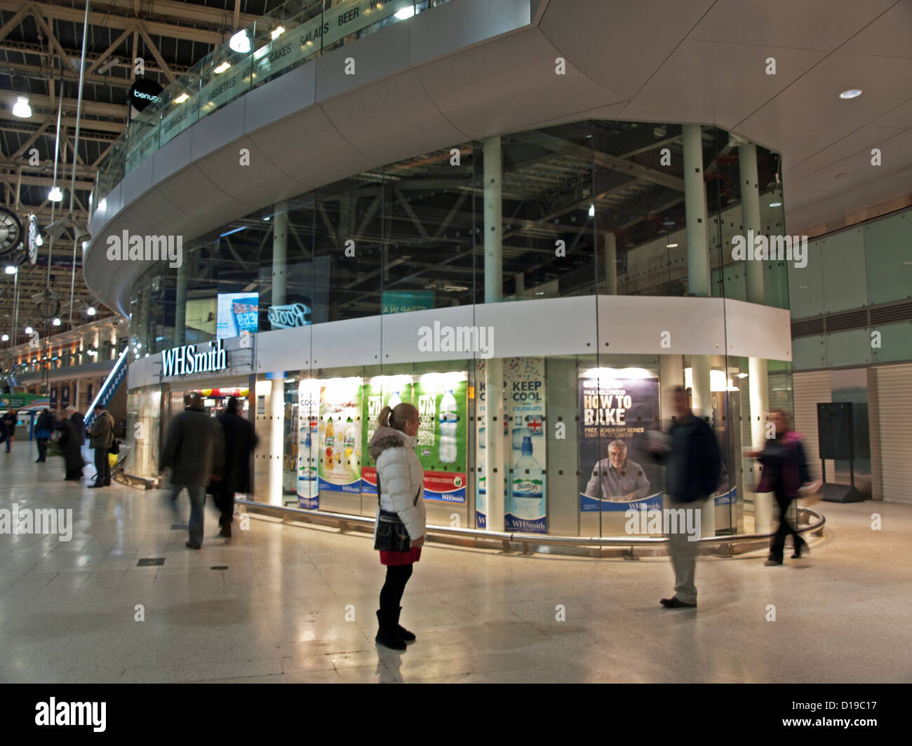 London tube station arrival display hi-res stock photography and images ...