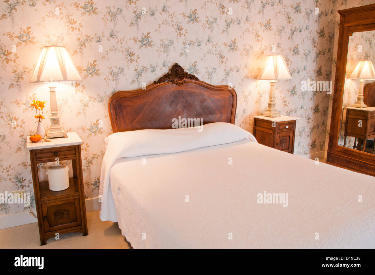Old hotel room hi-res stock photography and images - Alamy