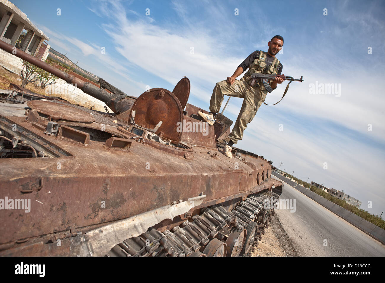 Army soldier on top tank hi-res stock photography and images - Alamy