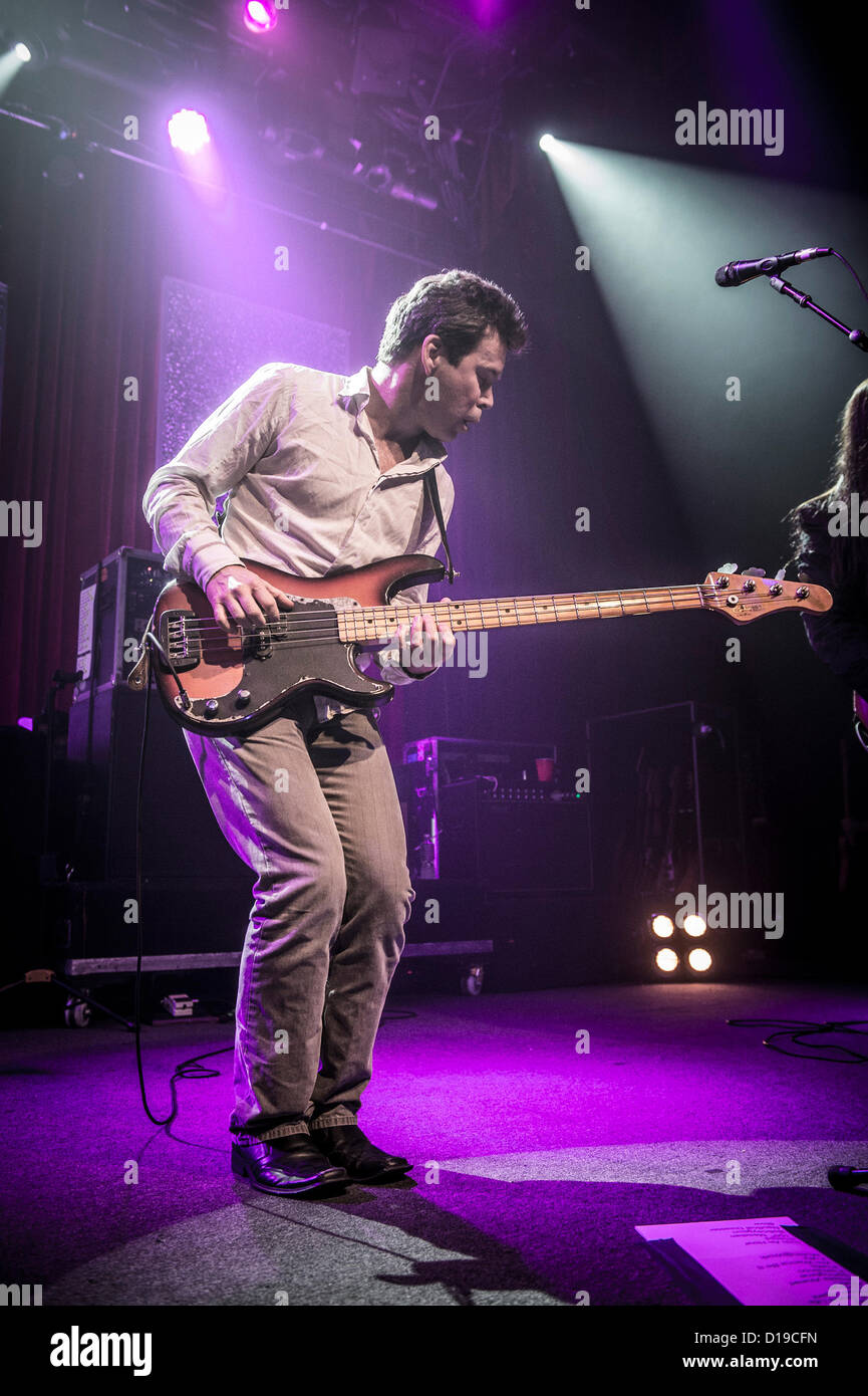 Bassist gord sinclair hi-res stock photography and images - Alamy