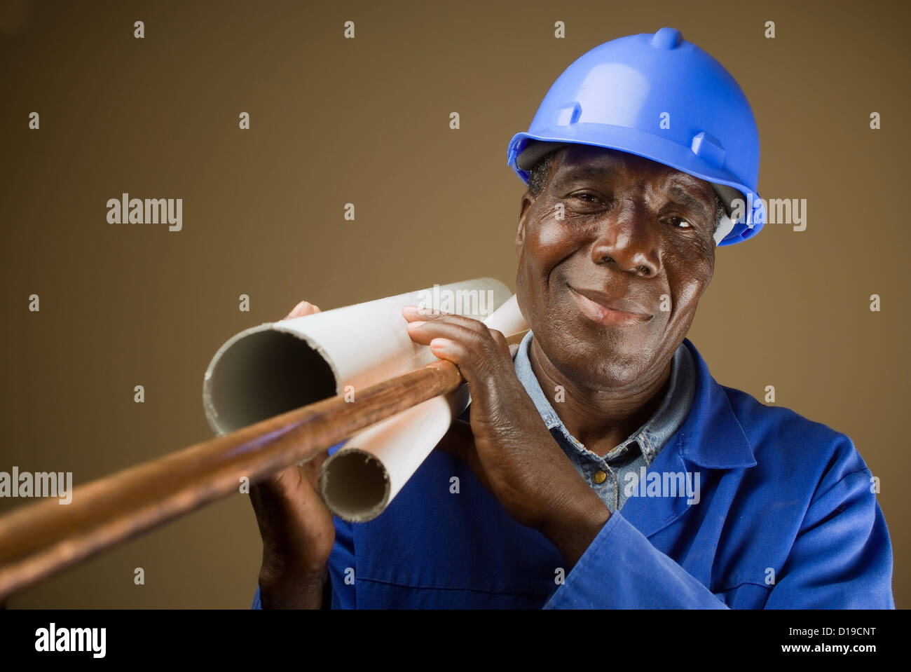 Construction worker carrying pipes hi-res stock photography and images ...