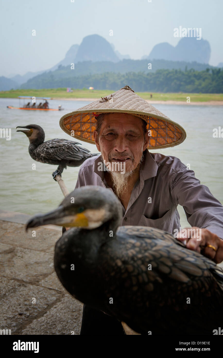 Fisherman on the li river hi-res stock photography and images - Alamy