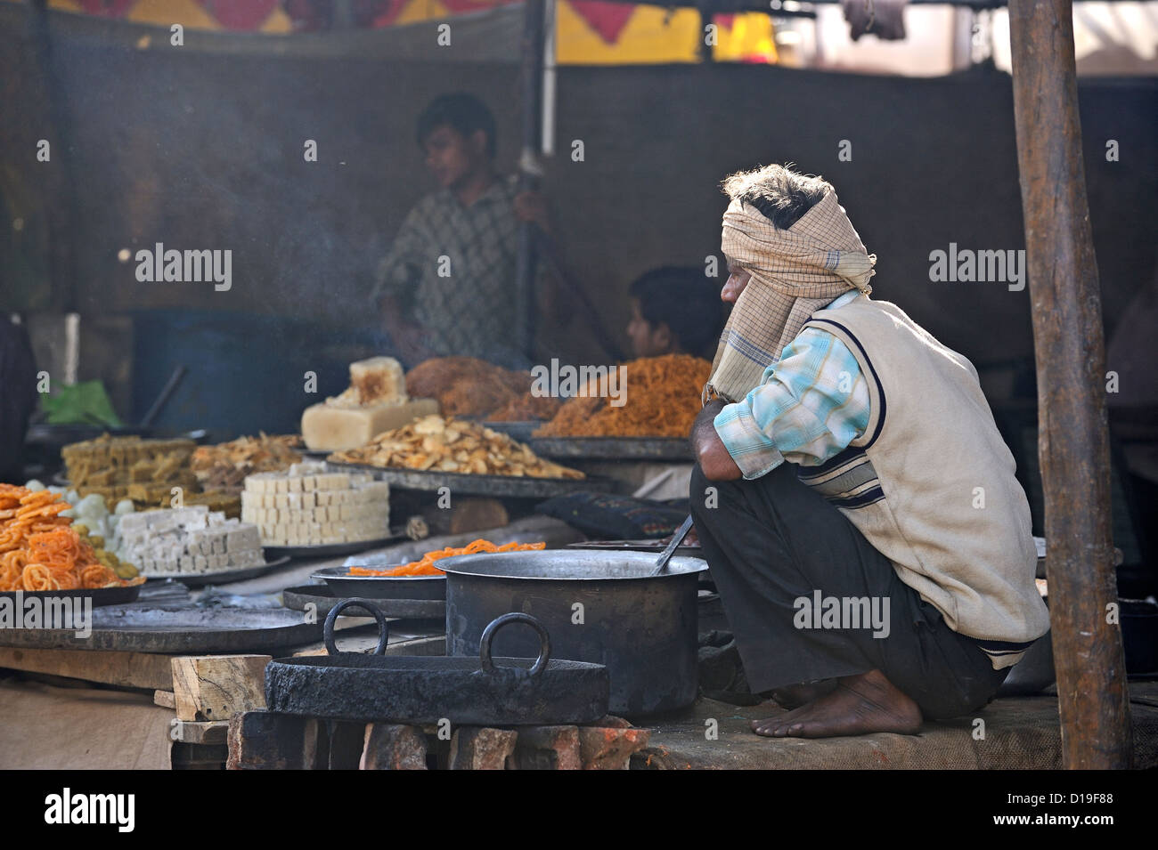Indian man cook Stock Photo - Alamy