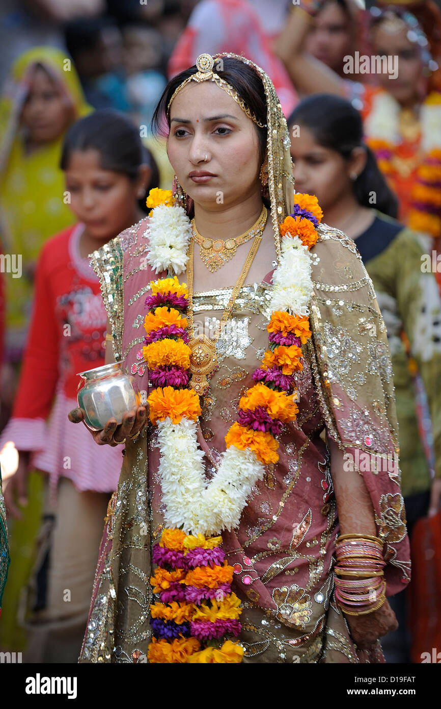 Indian woman veil sad hi-res stock photography and images - Alamy