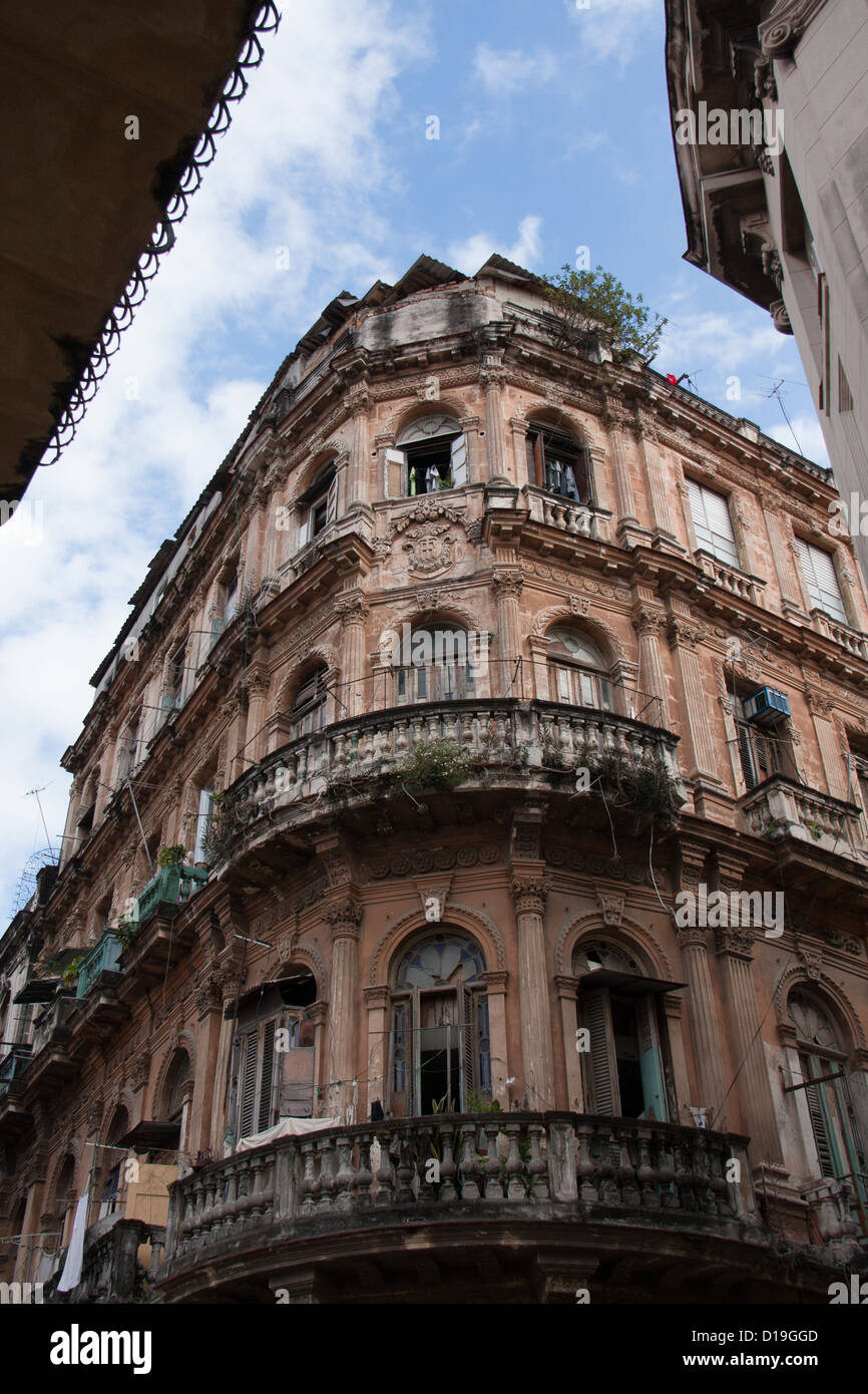Havana cuba derelict building hi-res stock photography and images - Alamy