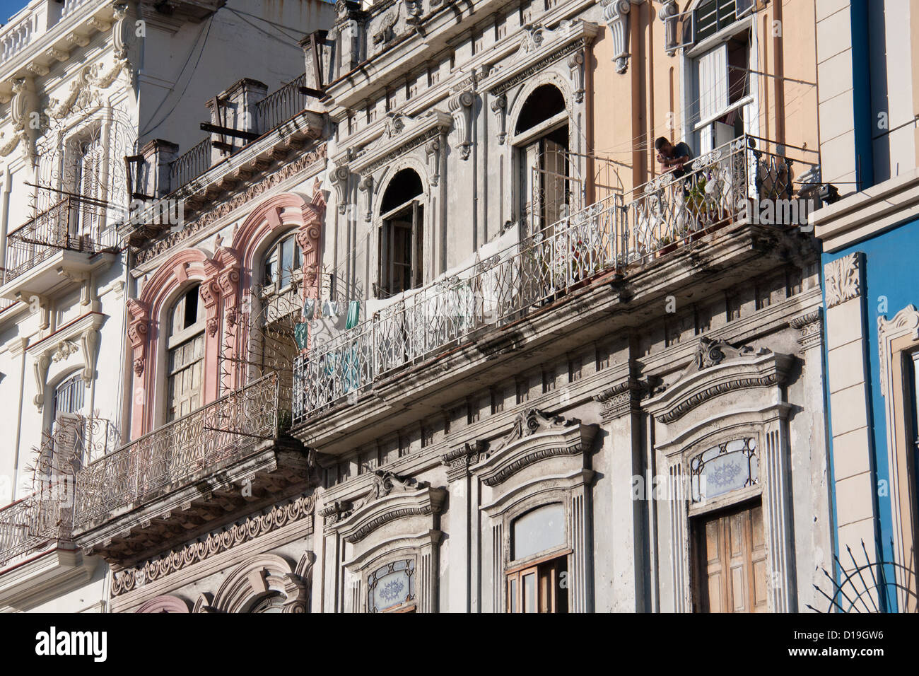 Old looking buildings hi-res stock photography and images - Alamy