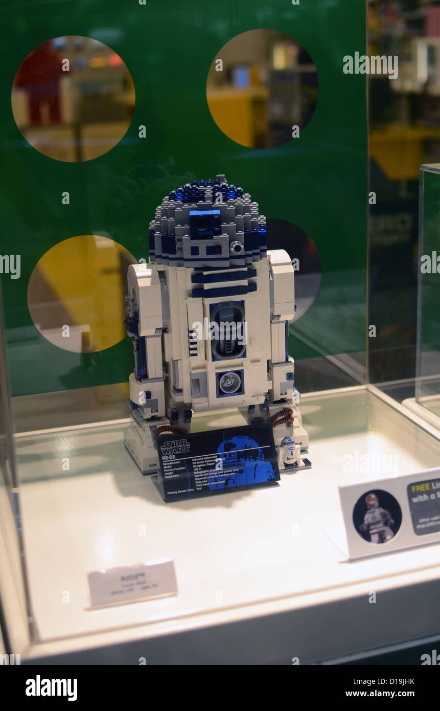 Star wars r2d2 hi-res stock photography and images - Alamy