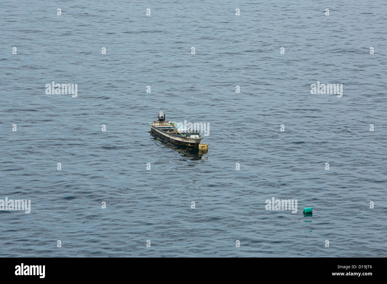 Mexican fishing boast anchored in the Pacific Ocean Stock Photo - Alamy