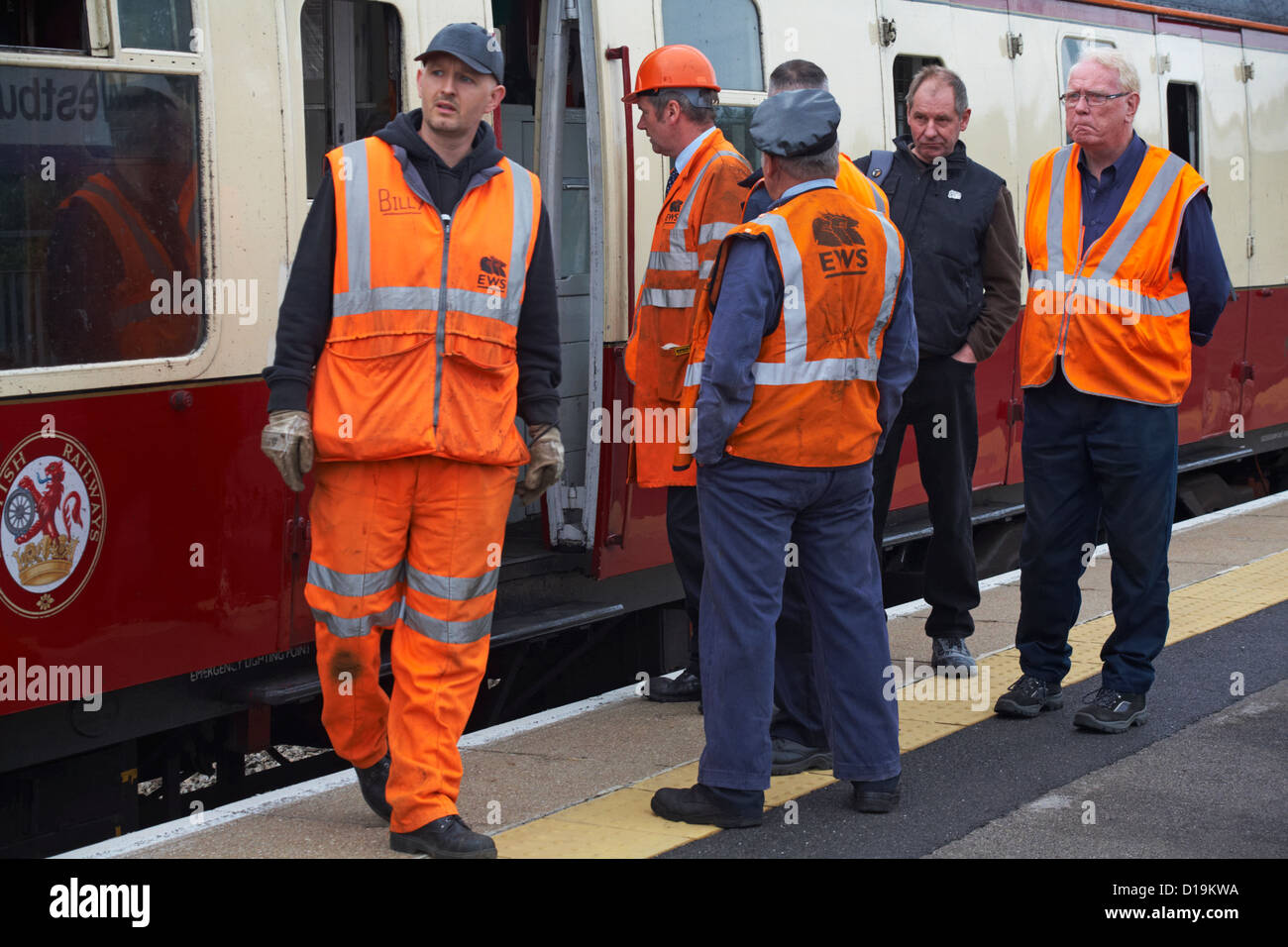 Railway workers hi-res stock photography and images - Alamy