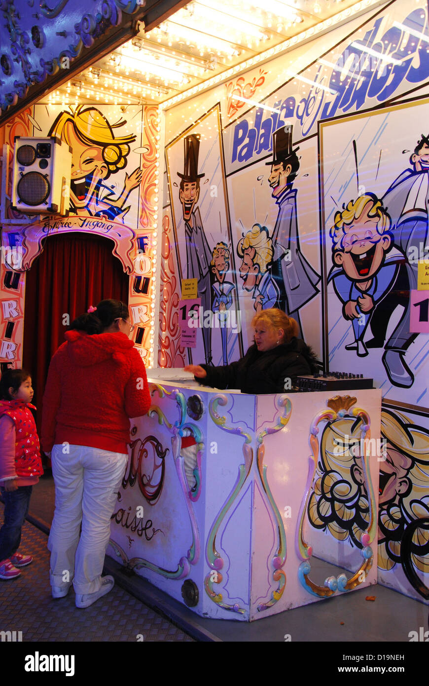 Fortune teller fair hi-res stock photography and images - Alamy