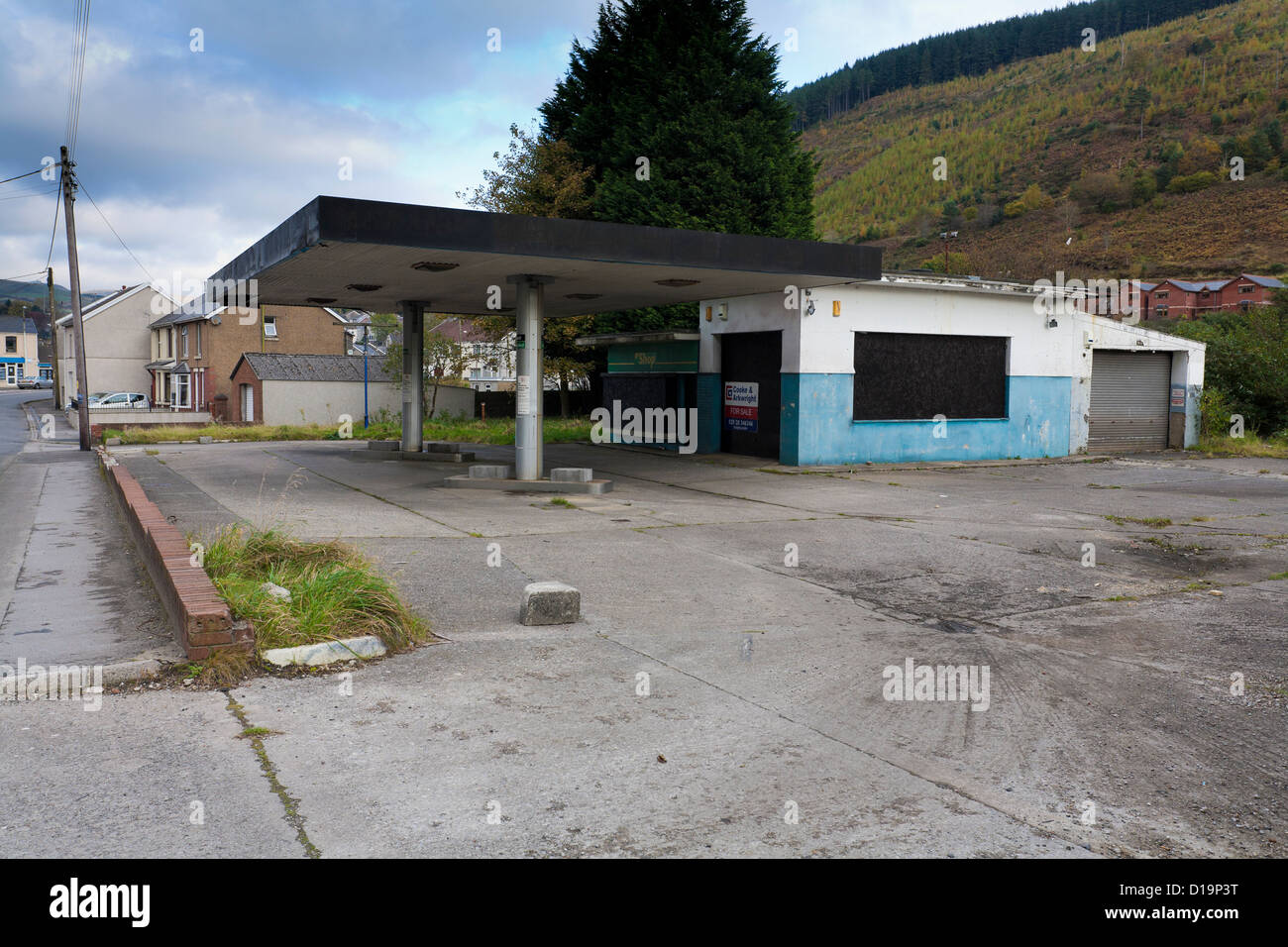 Derelict Garage in South Wales valleys Stock Photo - Alamy