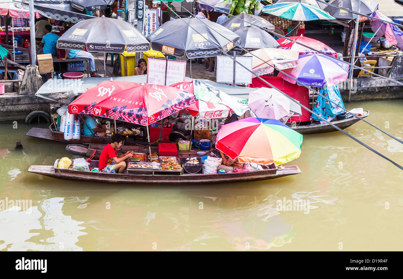 Amphawa floating market, near Bangkok, Thailand Stock Photo - Alamy