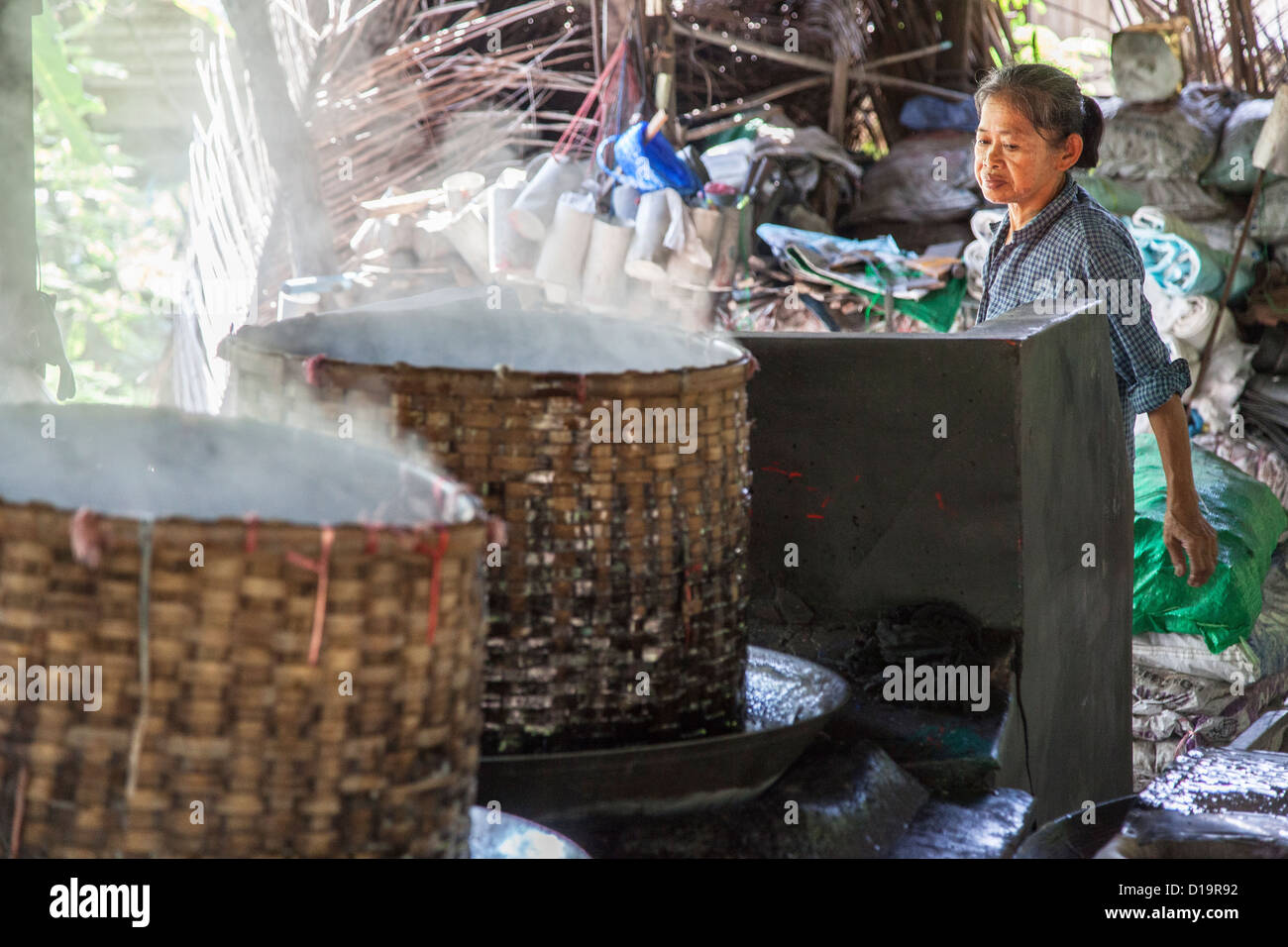 Asian sweatshop hi-res stock photography and images - Alamy