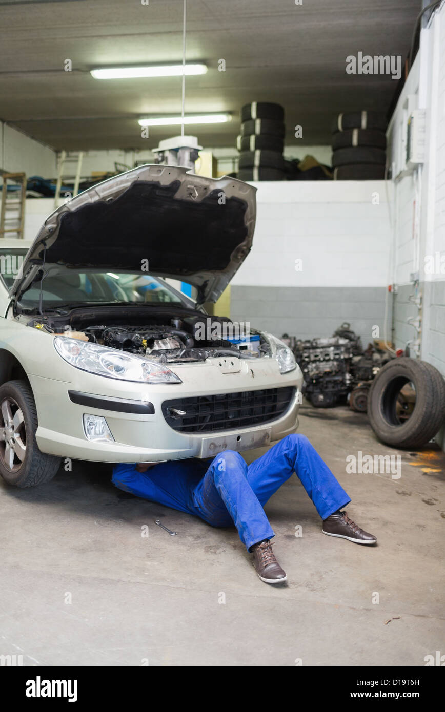 Under car hi-res stock photography and images - Alamy