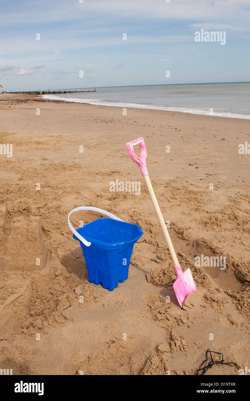 Bucket and spade Stock Photo - Alamy