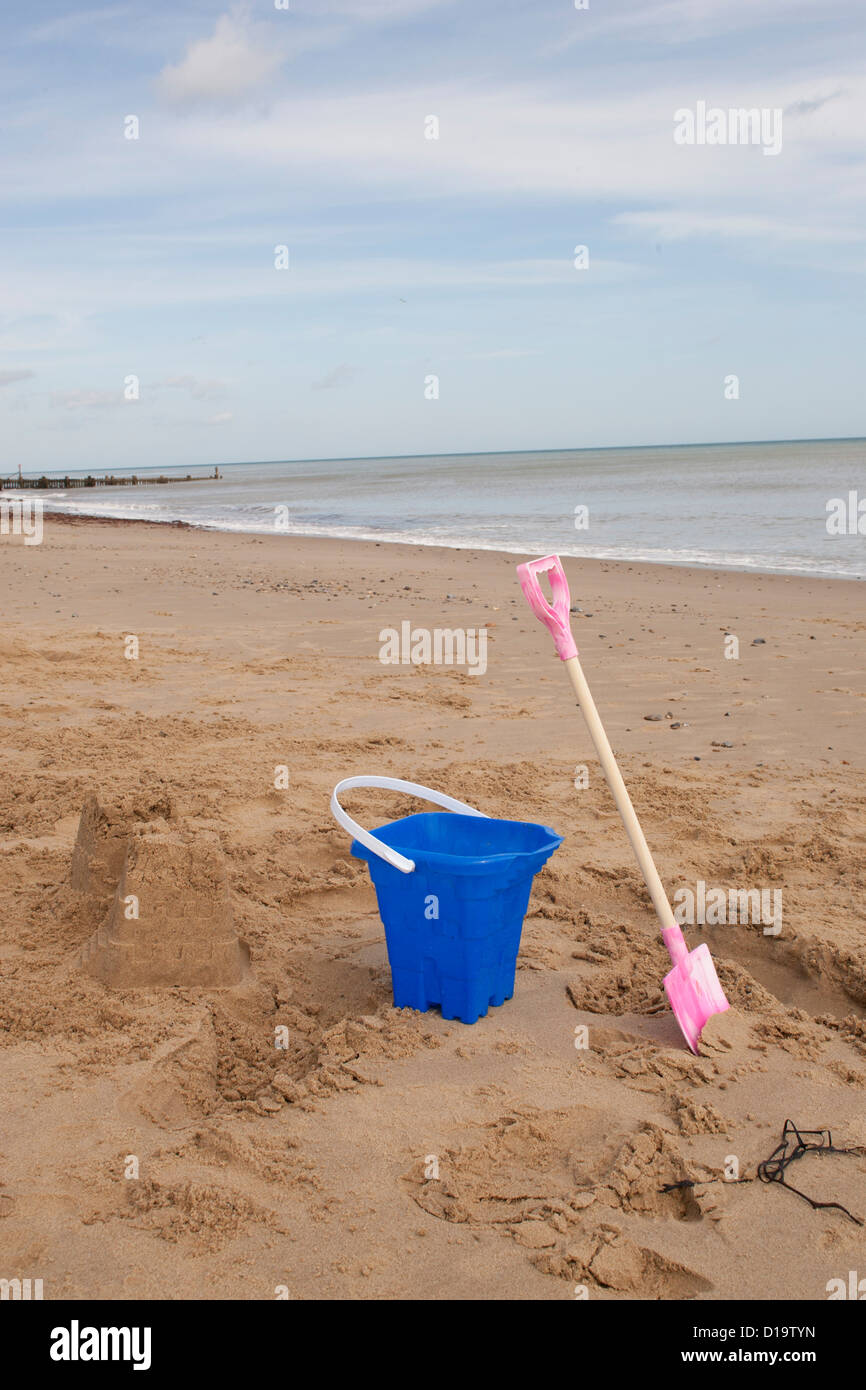 Bucket and spade Stock Photo - Alamy