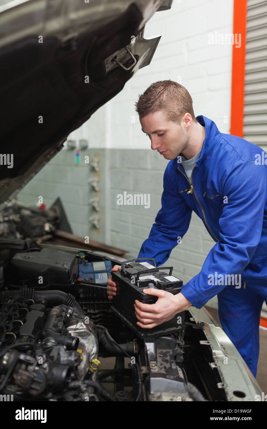 Mechanic checking car battery Stock Photo - Alamy
