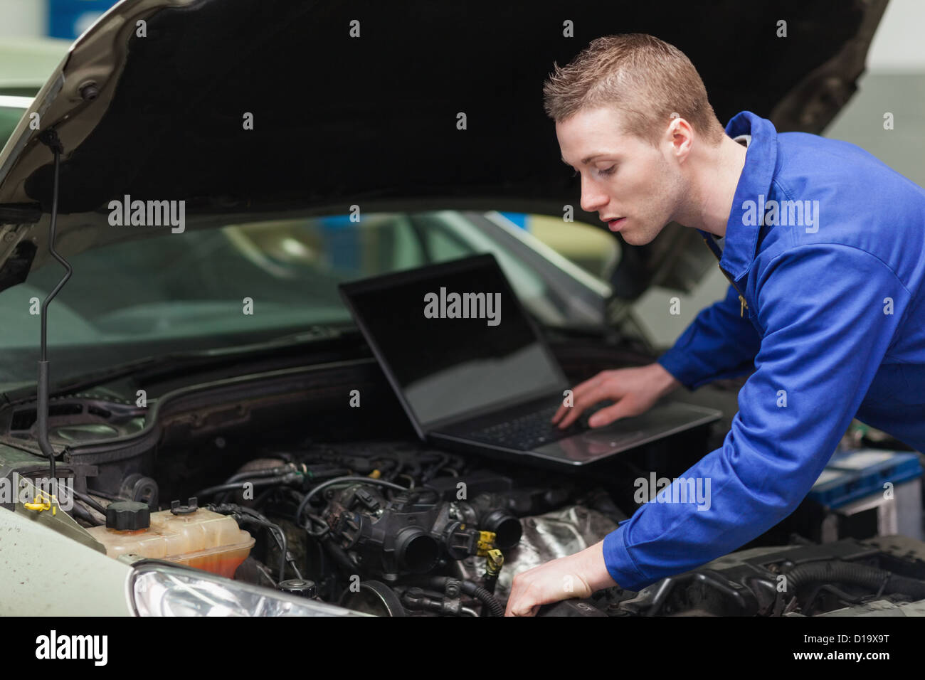 Mechanic work laptop hi-res stock photography and images - Alamy