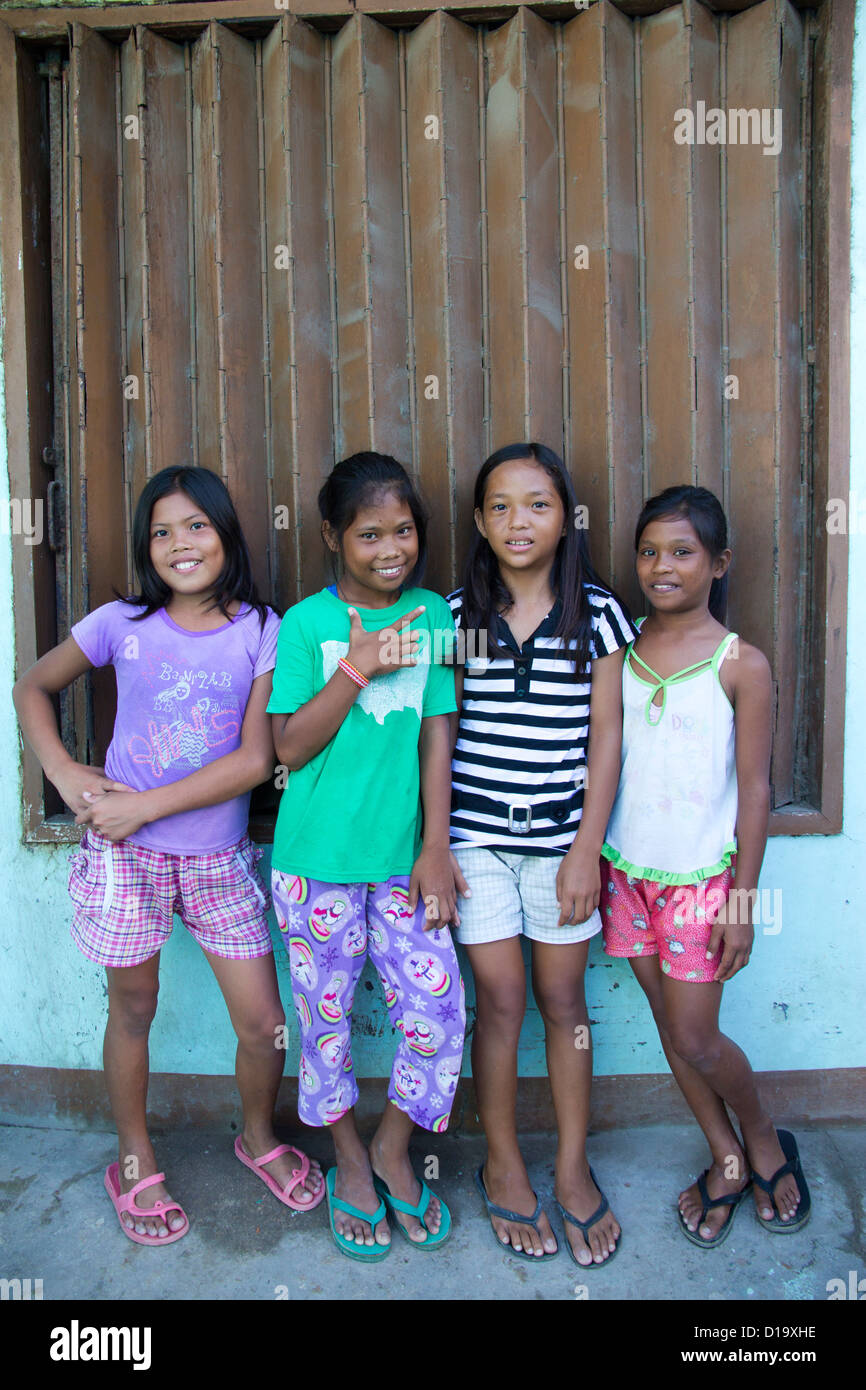 Philippines girls smiling hi-res stock photography and images - Alamy