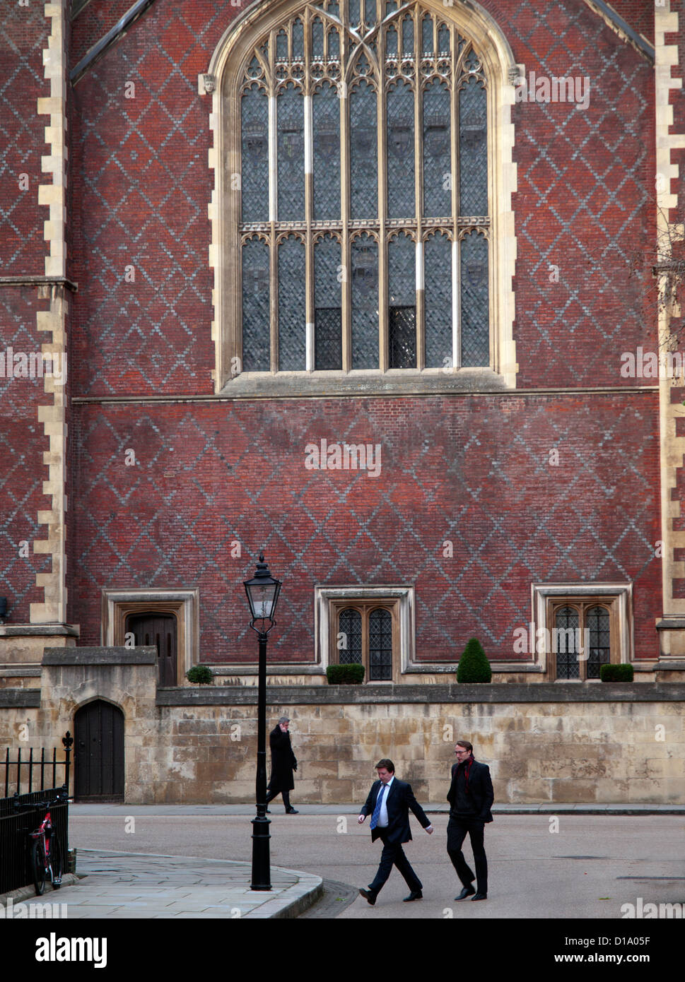 Barristers walk through Lincoln's Inn Stock Photo - Alamy