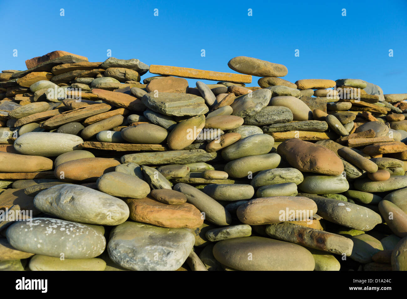 Boulders on Skail beach Orkney Stock Photo - Alamy