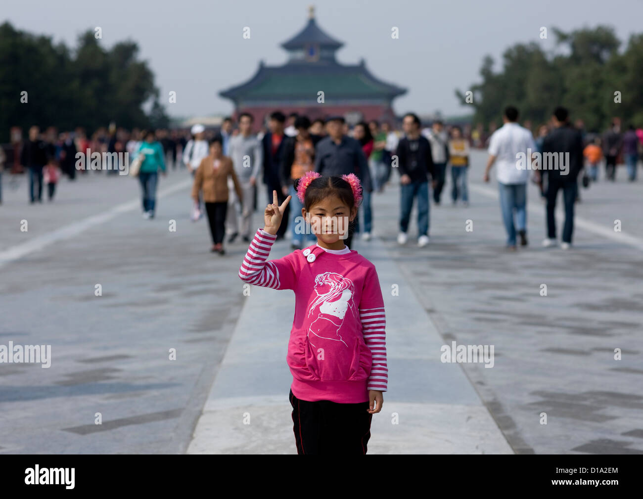 V sign saluting hi-res stock photography and images - Alamy