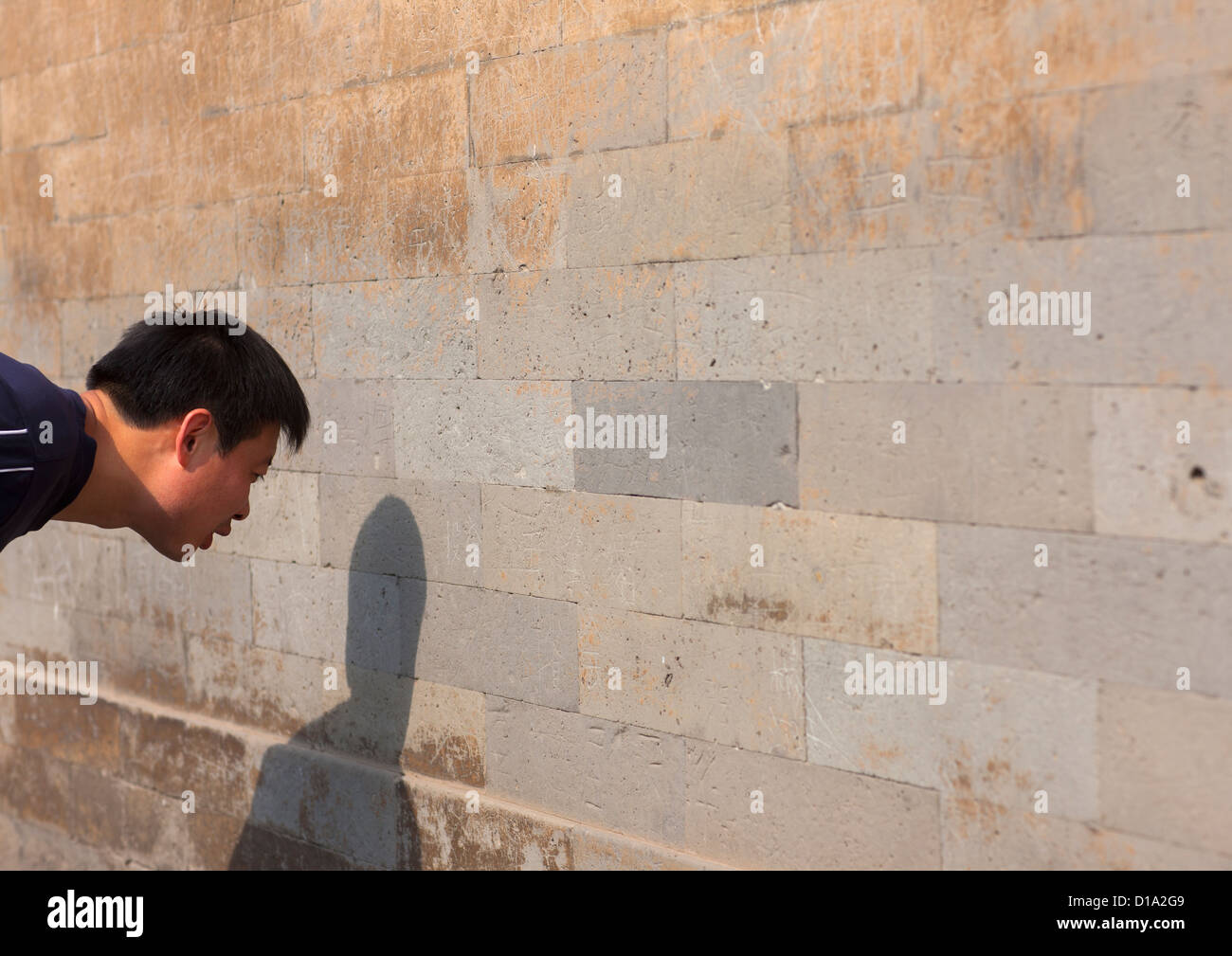 People shouting echo hi-res stock photography and images - Alamy