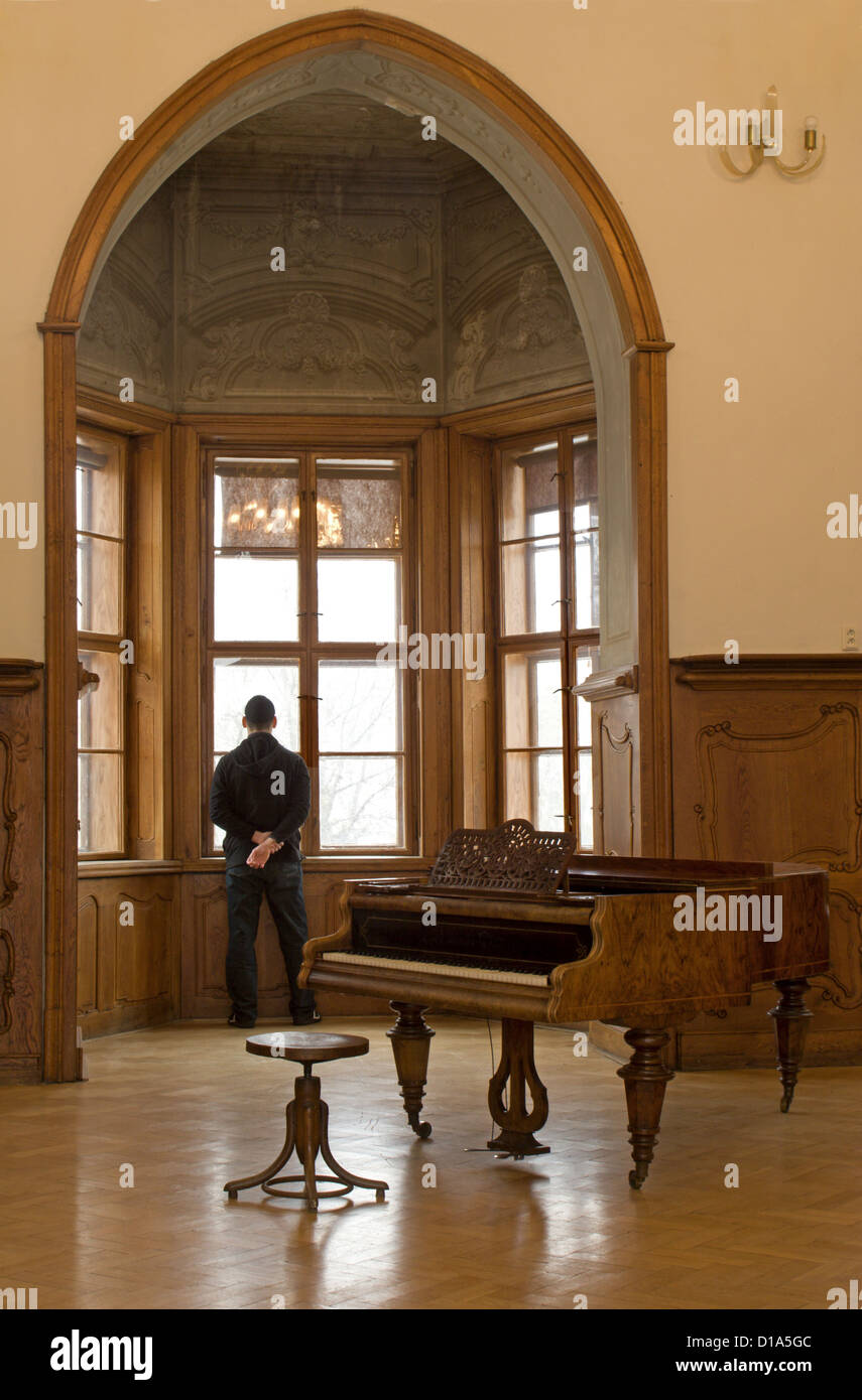 The piano player hi-res stock photography and images - Alamy