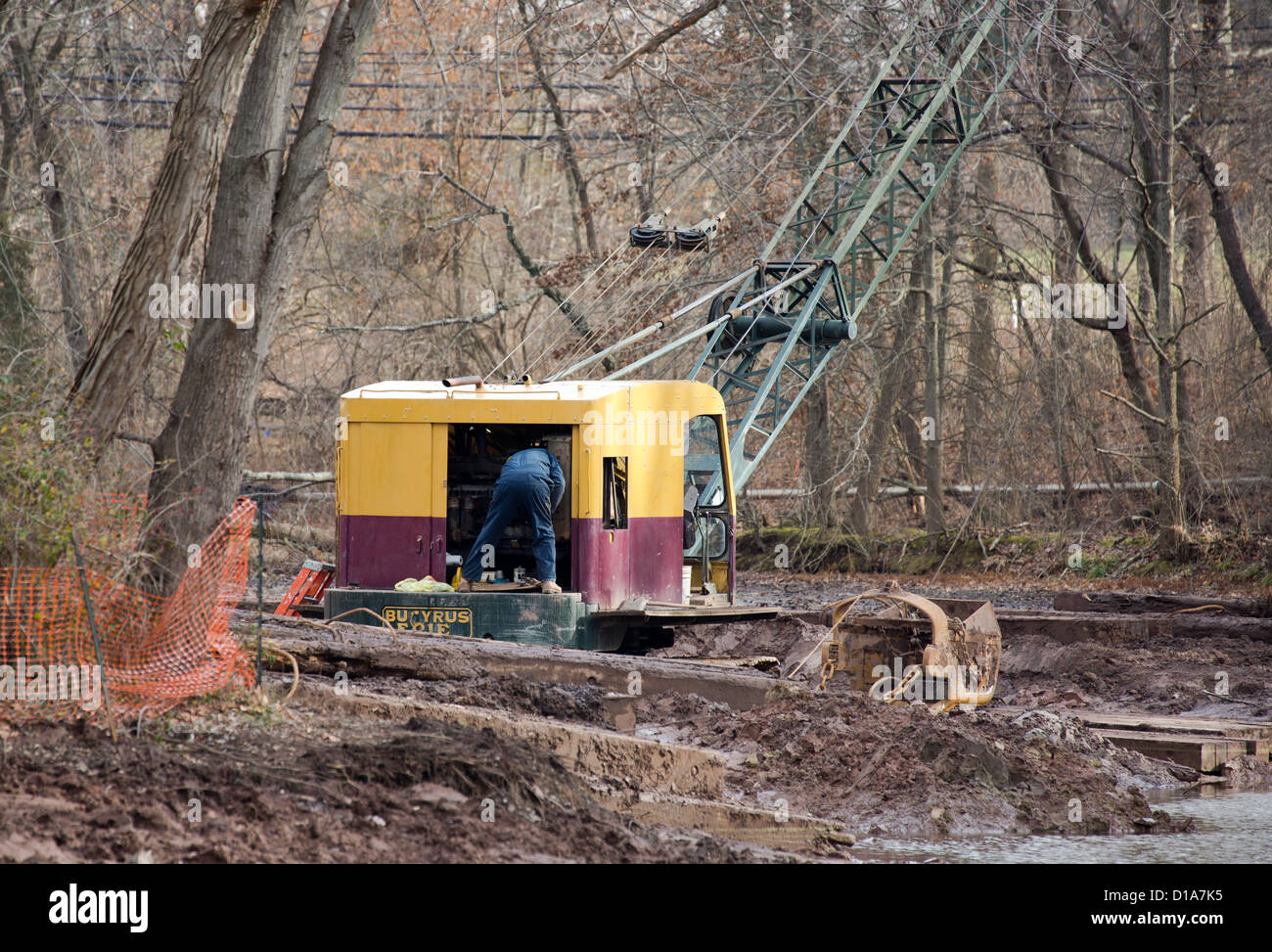 Broken drag line bucket hi-res stock photography and images - Alamy