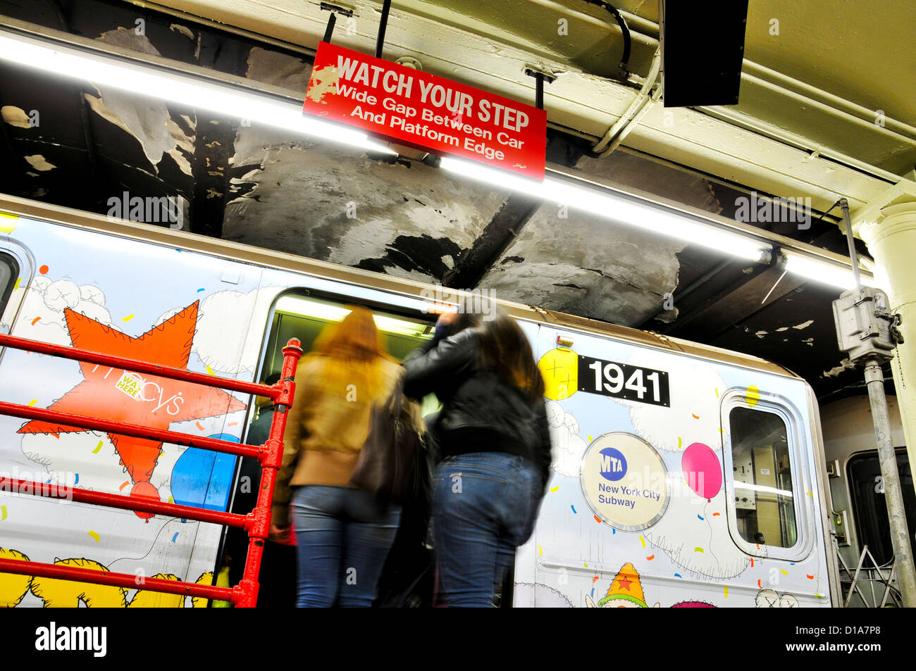 Times Square Subway Metro 42nd High Resolution Stock Photography and ...