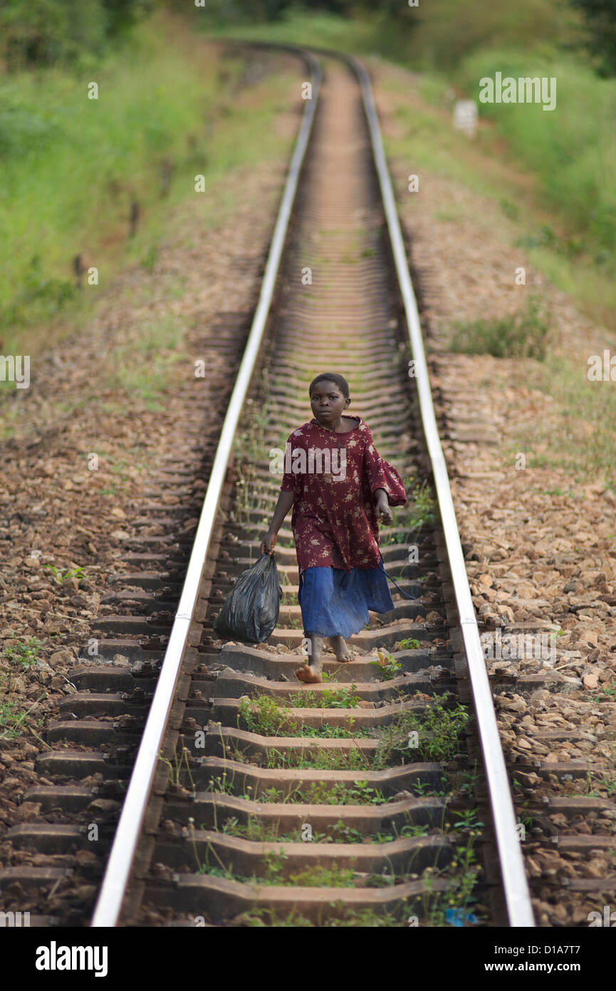 RAILS,AN AFRICAN GIRL WALKING ON THE RAILS Stock Photo - Alamy