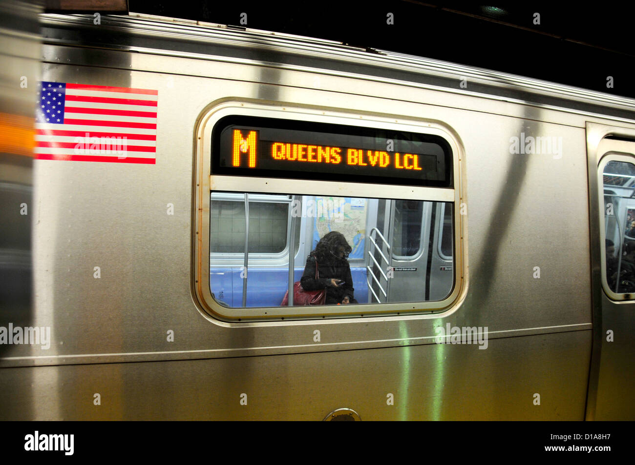 New York City subway platform, Manhattan, USA Stock Photo - Alamy