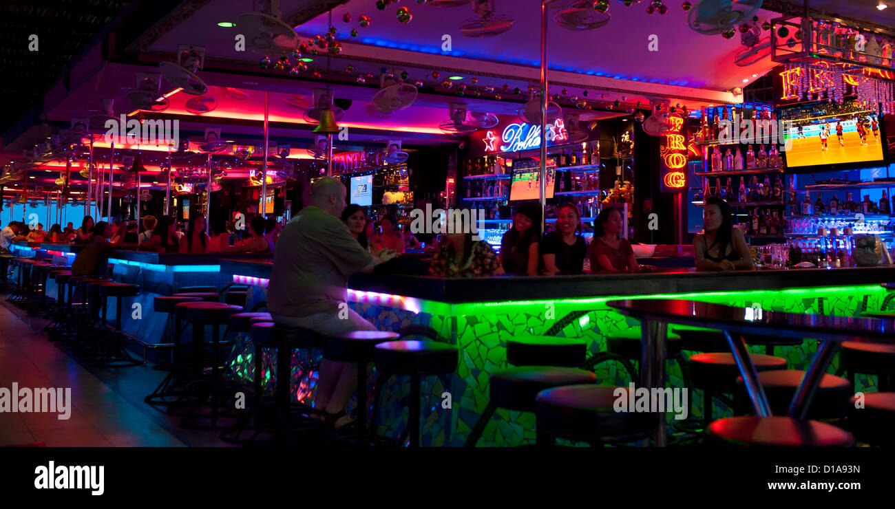 Pattaya girls hi-res stock photography and images - Alamy