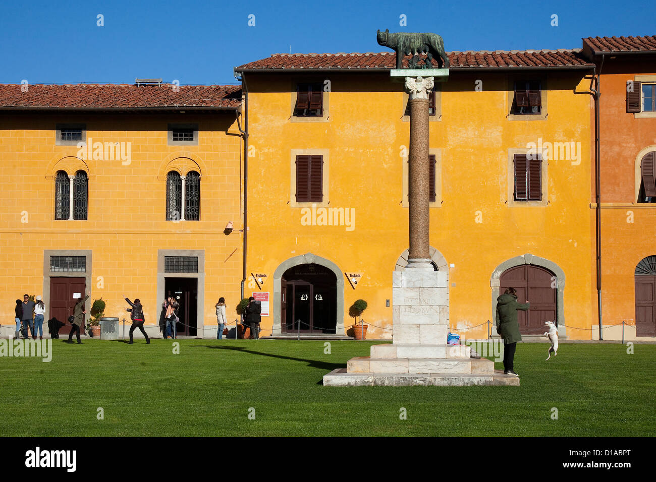 Pisa square hi-res stock photography and images - Alamy