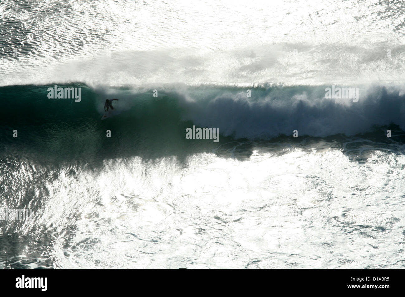 Surfer in half pipe tube wave, Maui, Hawaii Stock Photo - Alamy