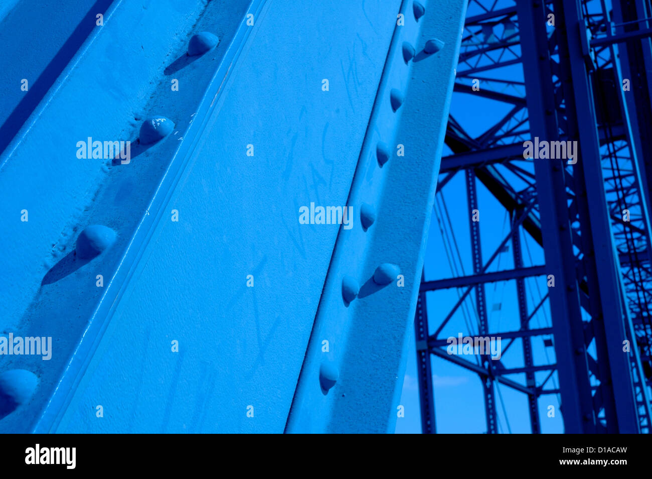 Steel strut hi-res stock photography and images - Alamy