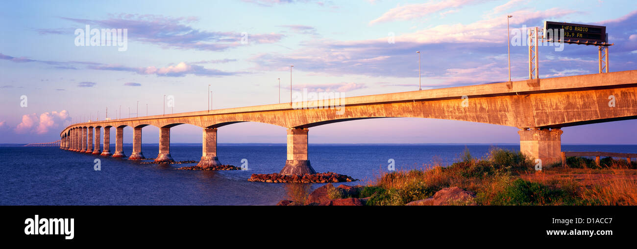 Confederation Bridge crossing Northumberland Strait, New Brunswick to ...
