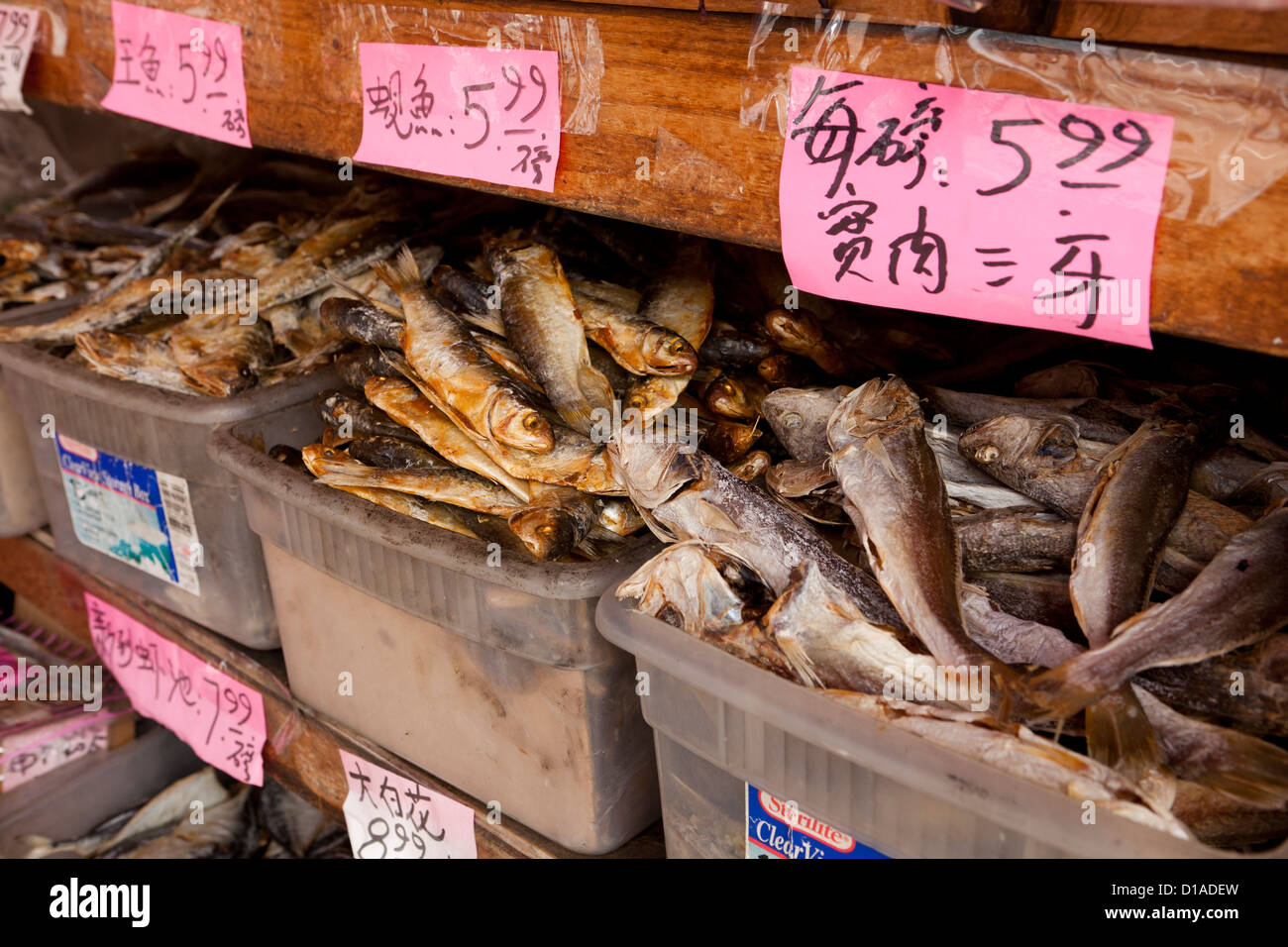 Whole fish hi-res stock photography and images - Alamy