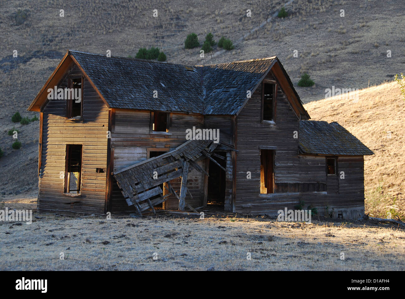 Abandoned ranch house in Northeast Oregon Stock Photo - Alamy
