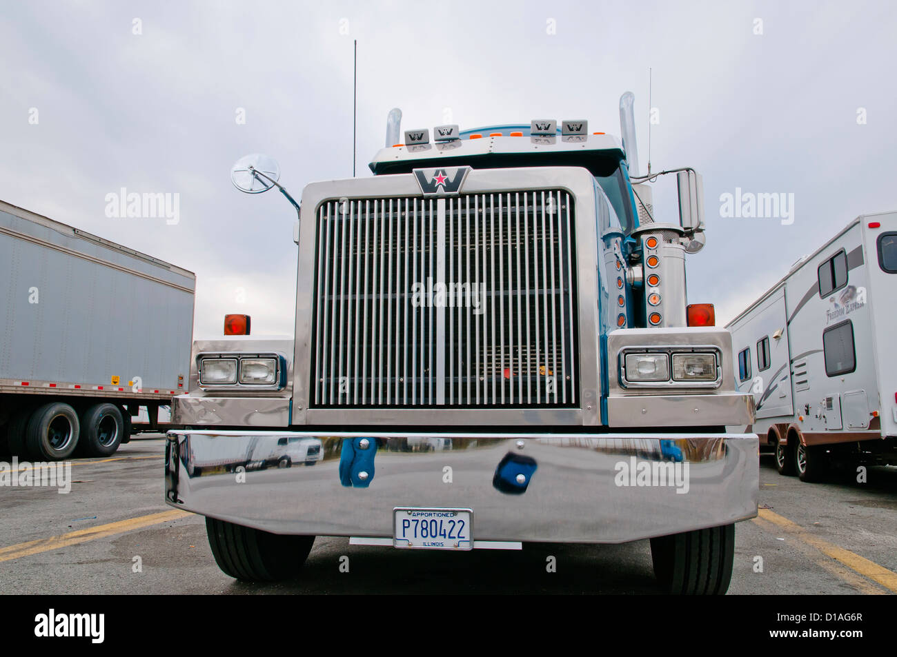 Truck front glass hi-res stock photography and images - Alamy