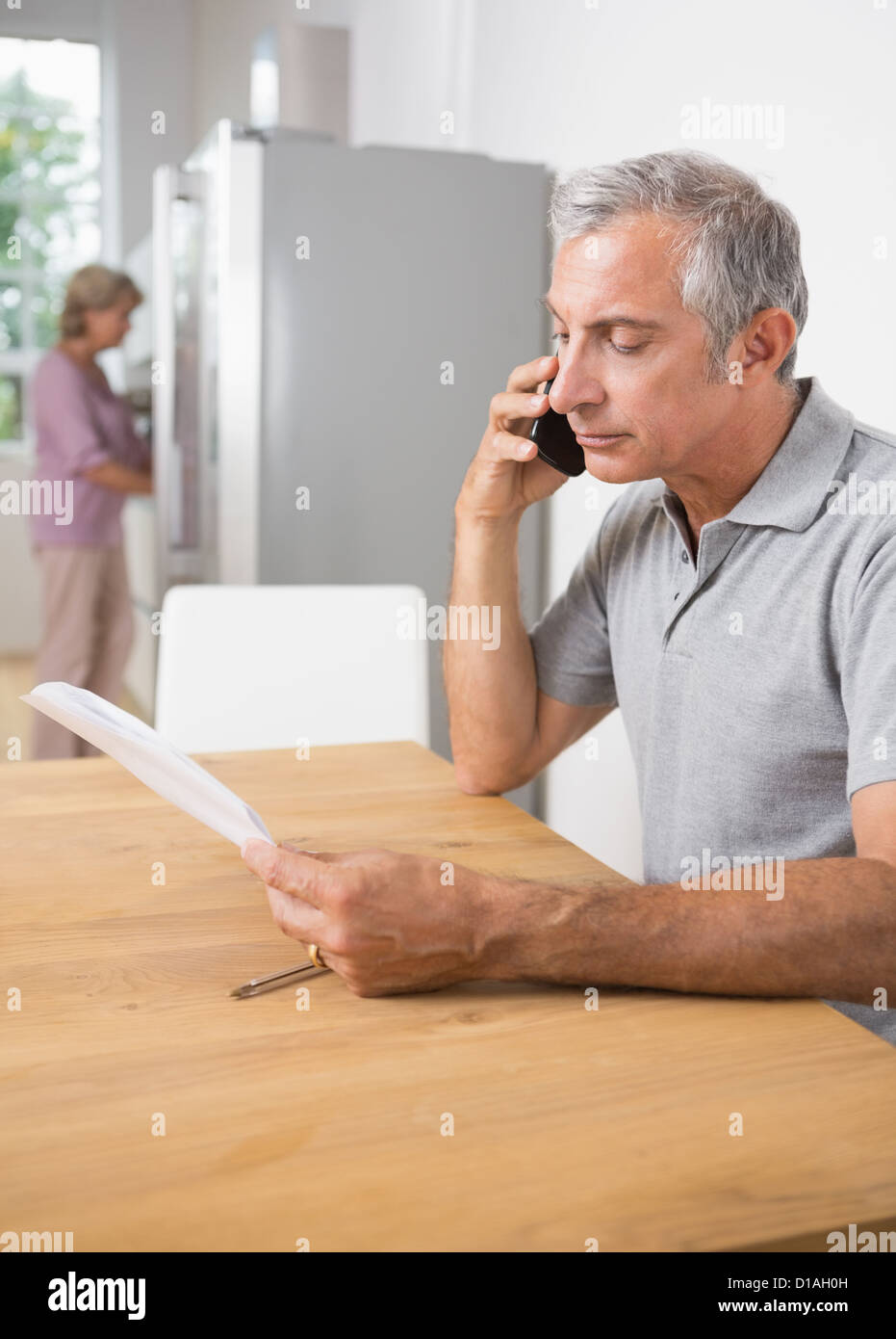 Paper reading paper sheet hi-res stock photography and images - Alamy