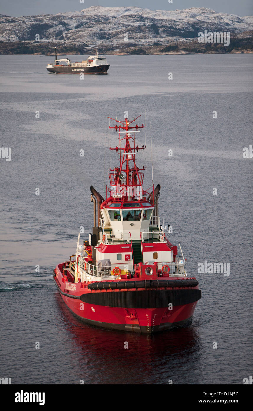 Tugboat Bulldog at Mongstad oil terminal and refinery Stock Photo - Alamy