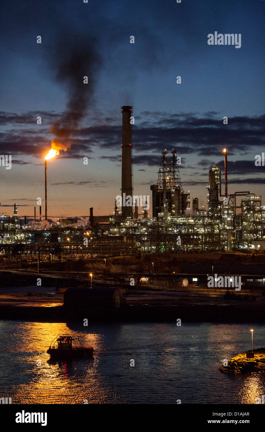 Mongstad refinery in evening Stock Photo - Alamy