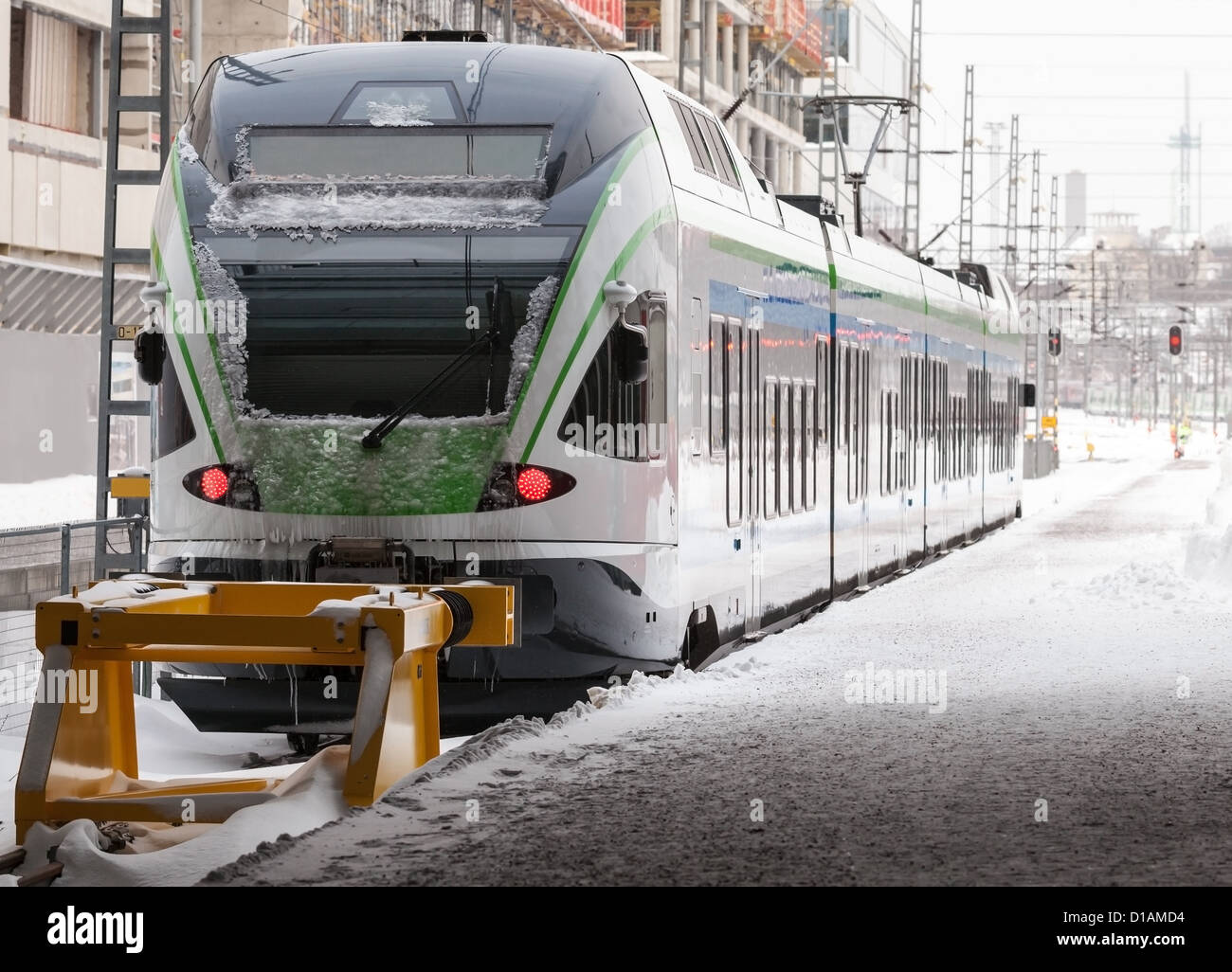 Perspective view of the modern electric express train on a platform ...