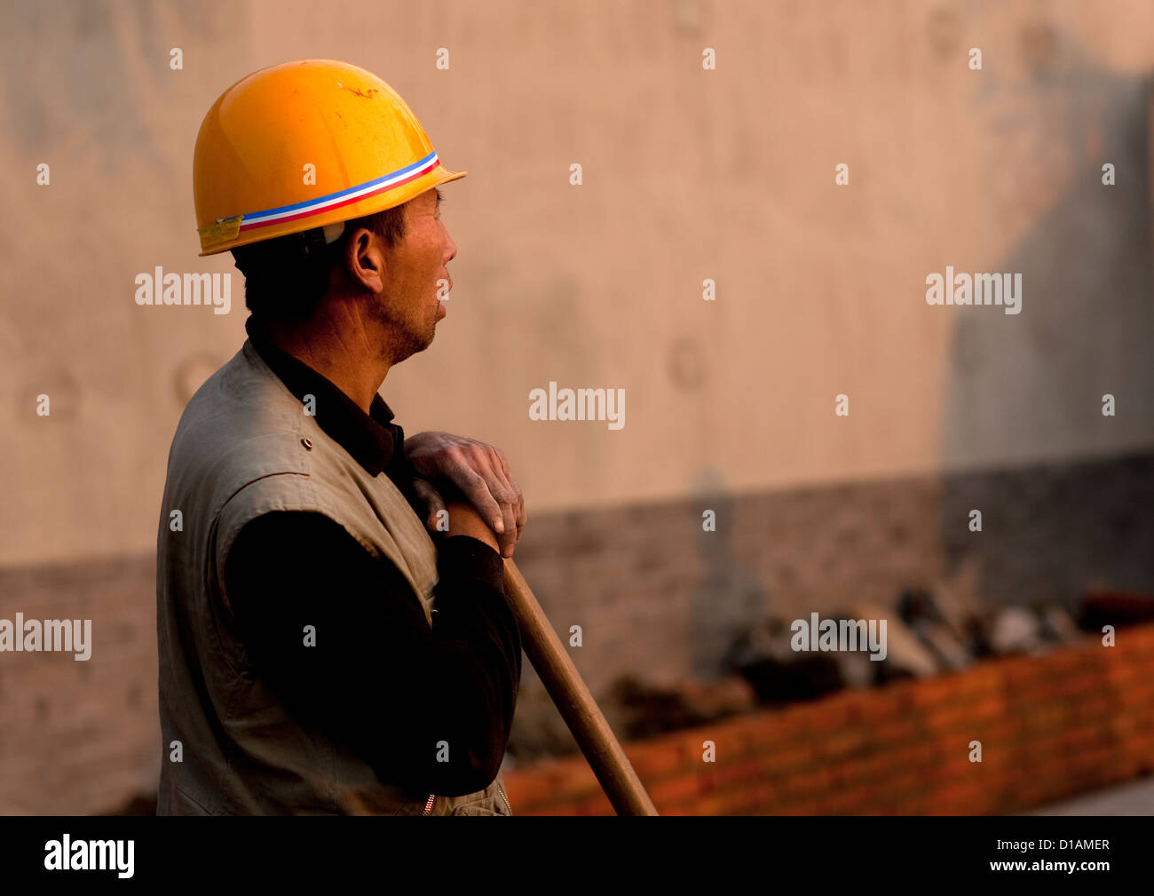 Side profile manual worker hi-res stock photography and images - Alamy