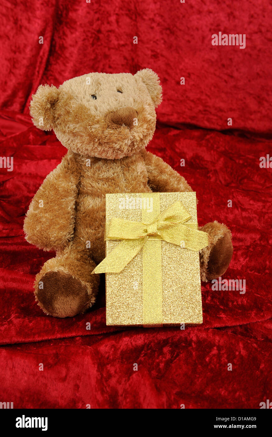 Gold teddy bear hi-res stock photography and images - Alamy